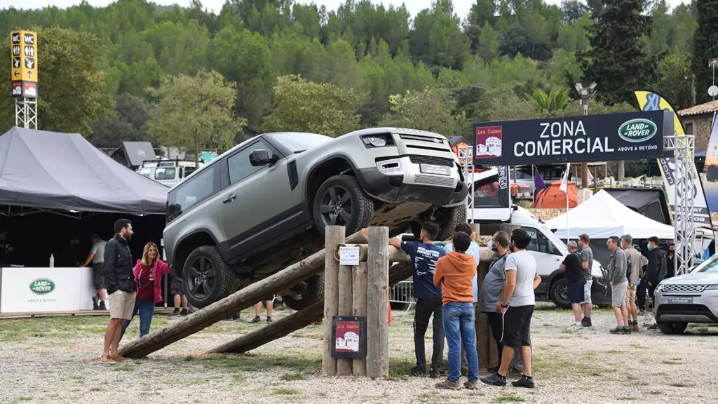 petrecere land rover