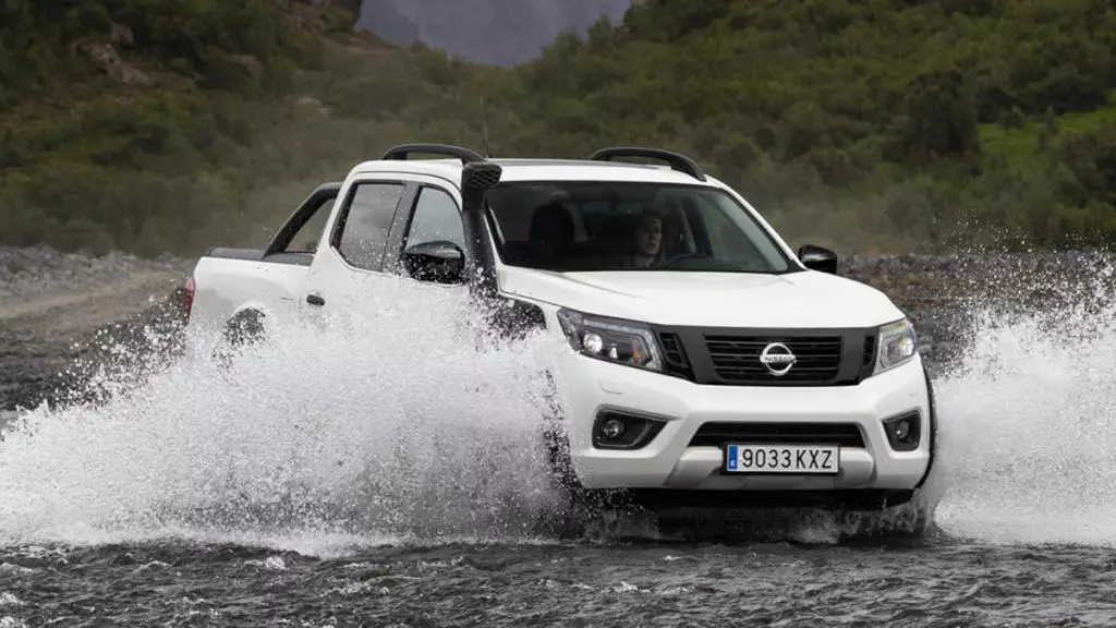 Nissan Navara жол талғамайтын AT32