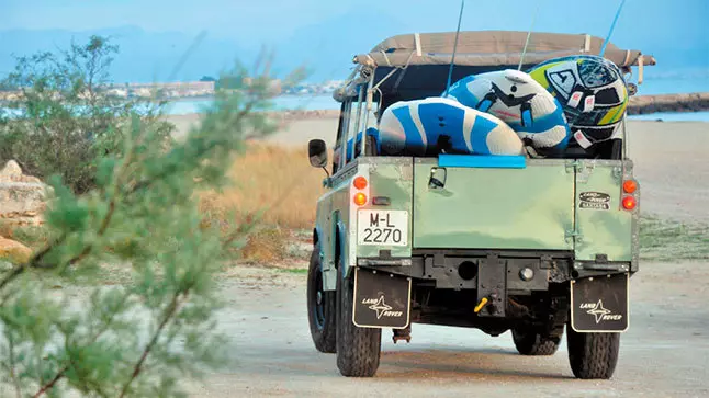 Land Rover Santana 109 Series II