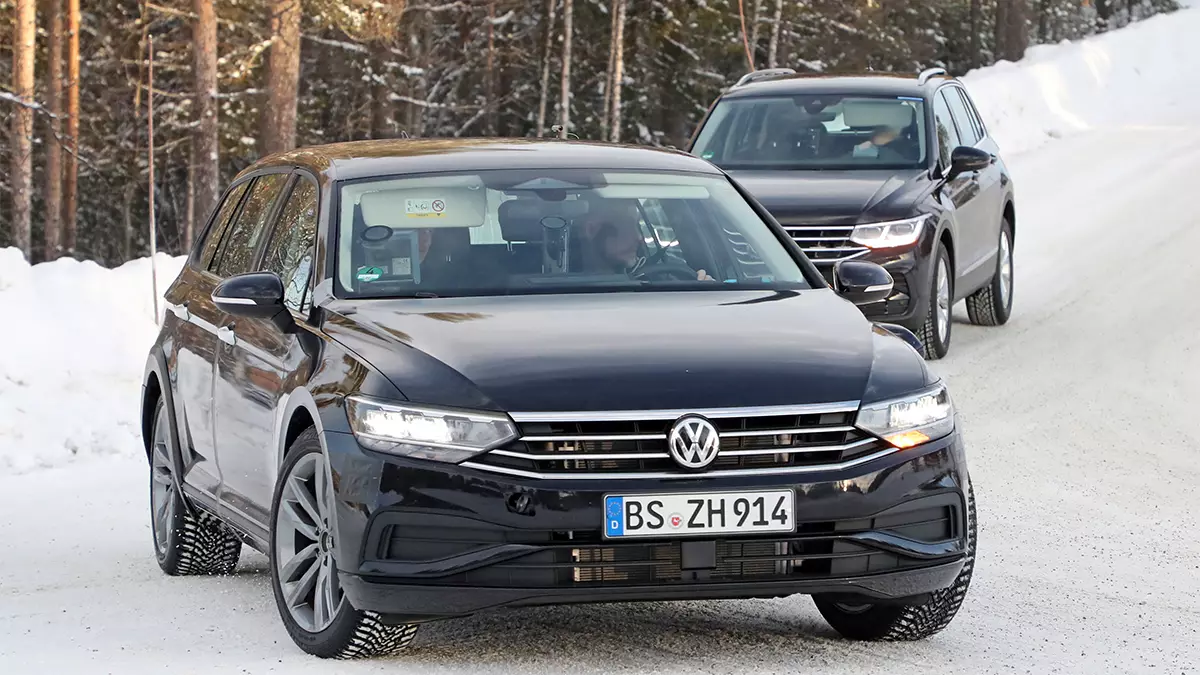 Metsästetty! Ensimmäiset vakoojakuvat Volkswagen Passat Variant 2023:sta talvitestien aikana