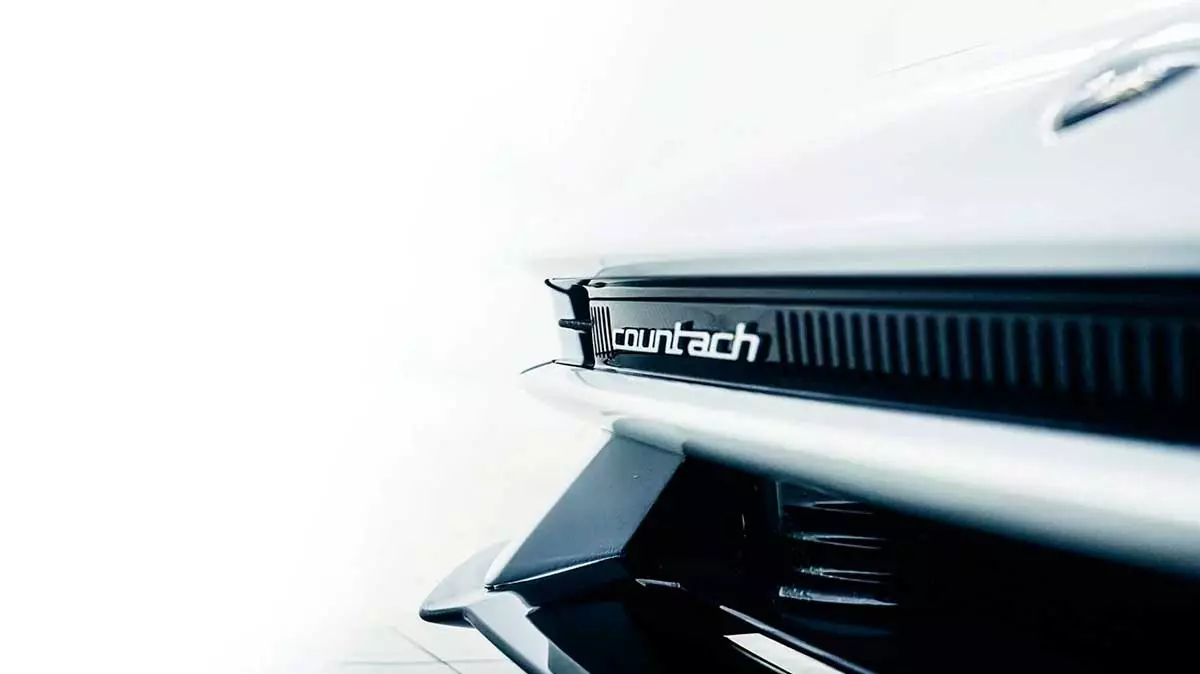 lamborghini-countach-2022