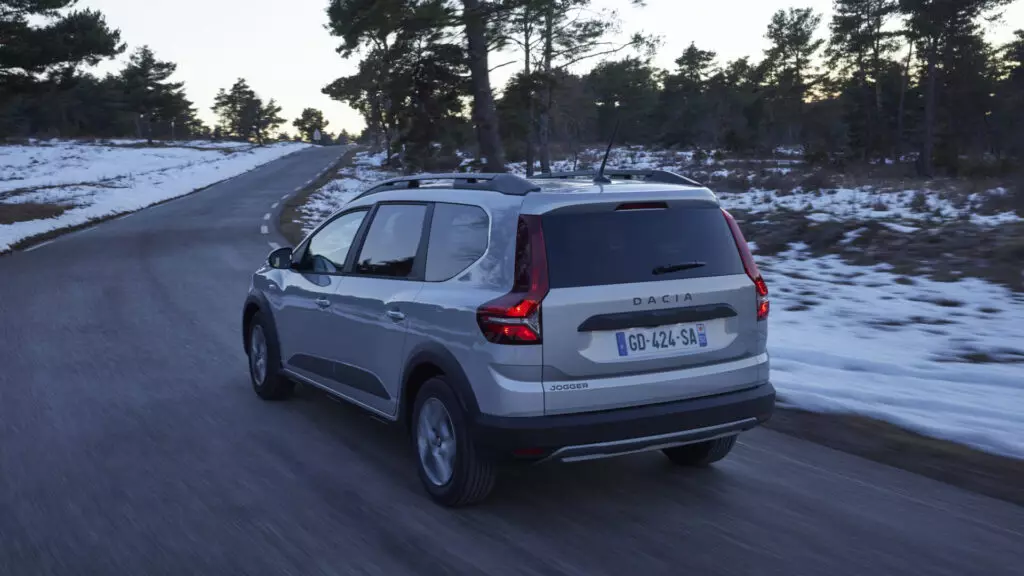 Dacia Jogger पछाडि