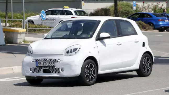 „Smart EQ forfour“ šnipinėjimo nuotraukos