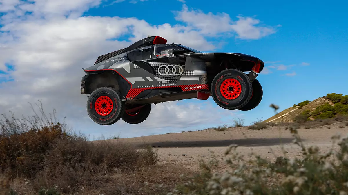 Auri-RS-Q-e-tron-Dakar