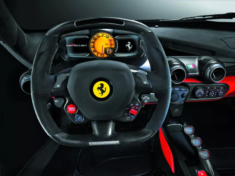 interior laferrari