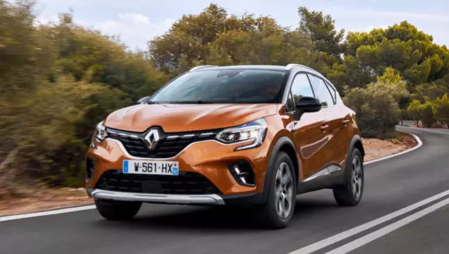 Фотографии на Renault Captur на тест