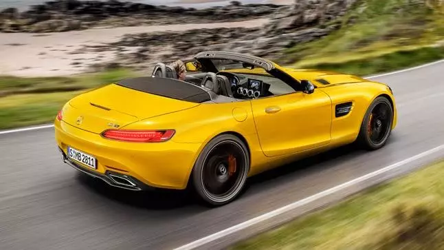 Mercedes-AMG GT S Roadster, keseimbangan di langit terbuka