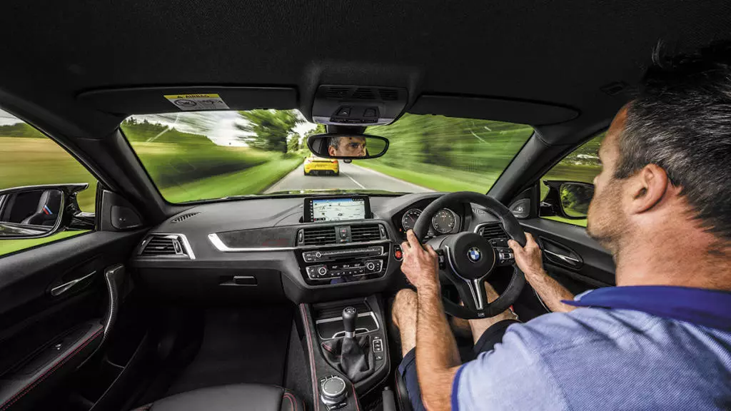 BMW M2 CS Interieur fahren