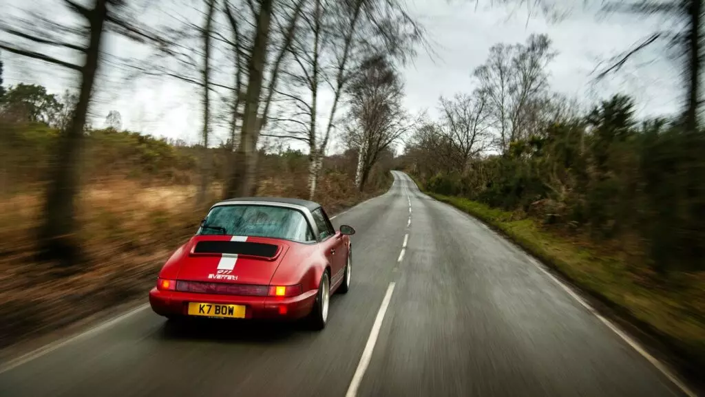 Everrati Porsche 964 Electric 15