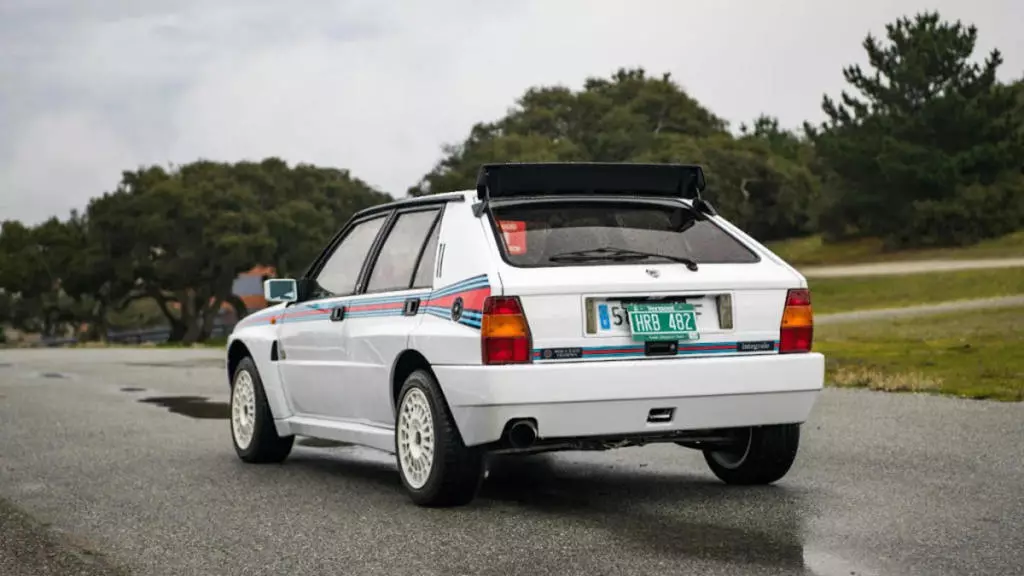 Lancia Delta Integrale Martini 5