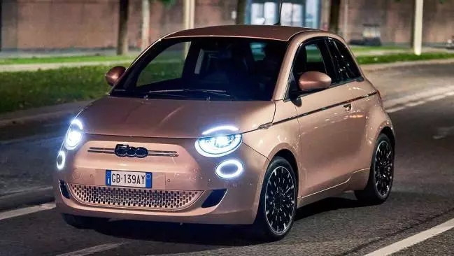 Fiat 500 2021: leictreacha agus le trí chorp