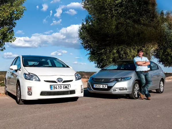 Toyota Prius проти Honda Insight