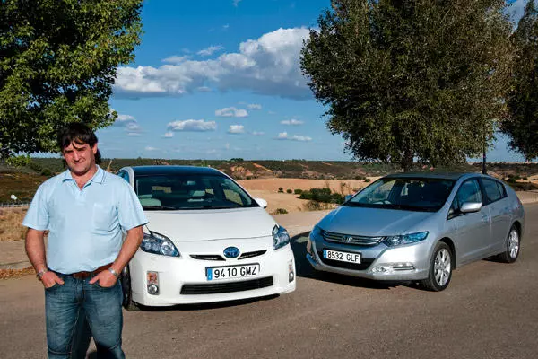 Toyota Prius проти Honda Insight