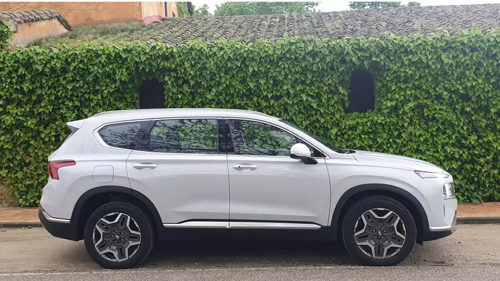 Hyundai Santa Fe 2021 profil