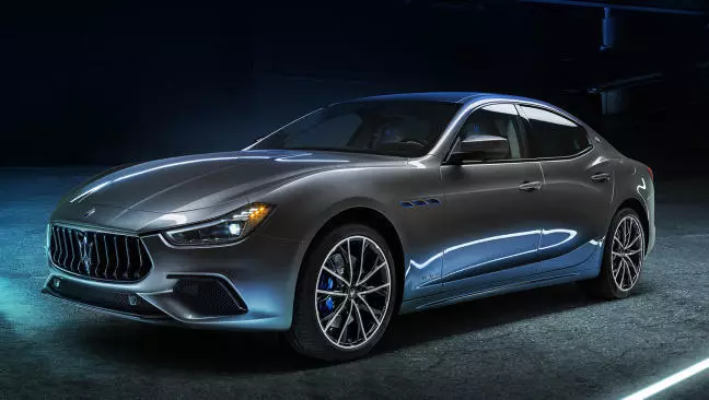 Maserati Ghibli Hybrid 2020, Itaalia ettevõtte esimene hübriid