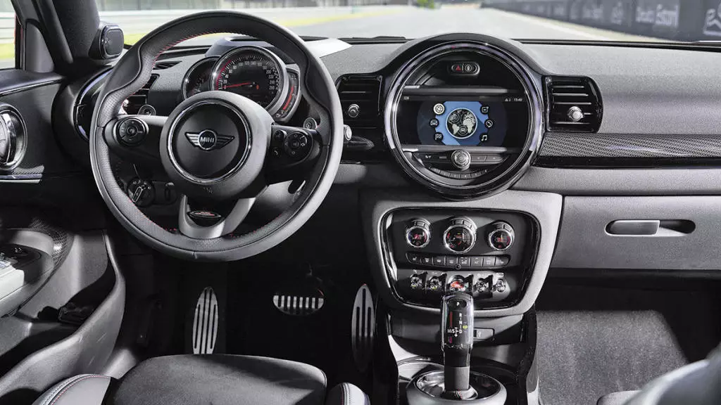 Interior do mini compatriota JCW