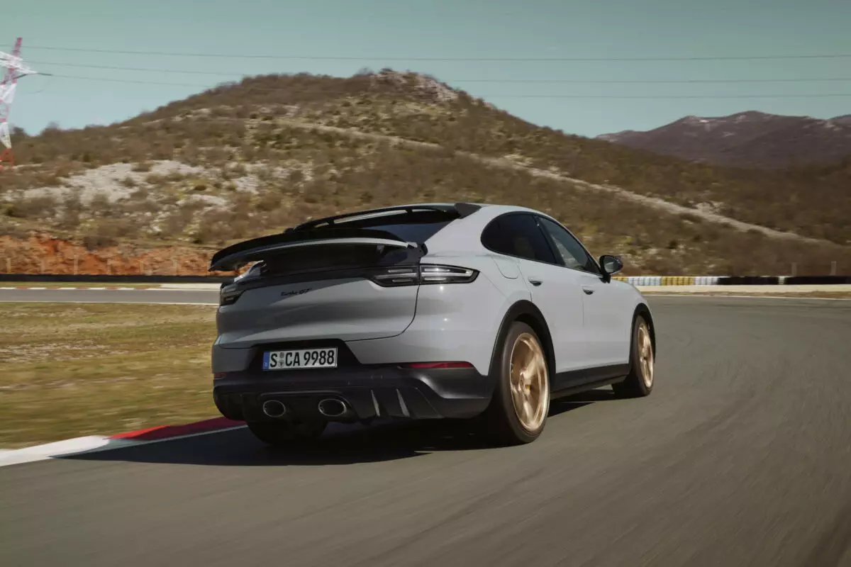 Porsche Cayenne Turbo GT 2021: 640 hp ya SUV yothamanga kwambiri ku Nürburgring