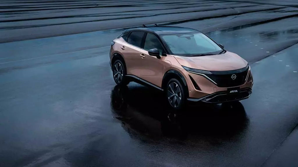 nissanariyafrontquarter 4 مەنبە