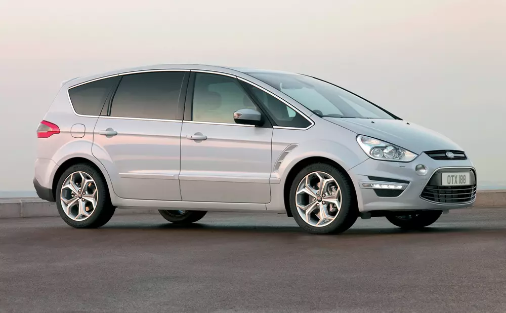 ford max ၁