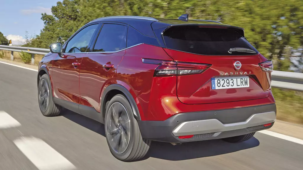 Nissan Qashqai 2021 traseiro