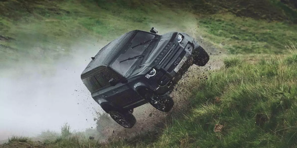 Land Rover Defender 007