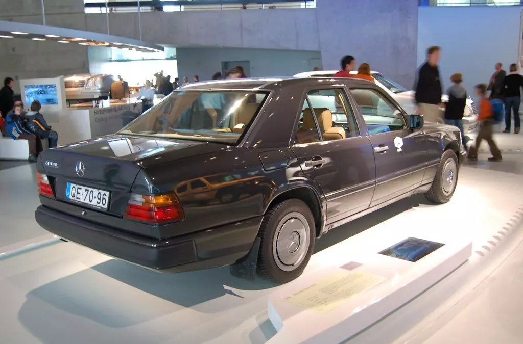 Mercedes W124 E1625063249977