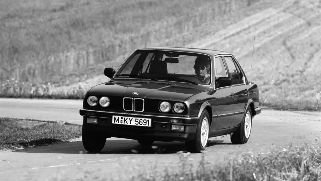 BMW 325i szedán