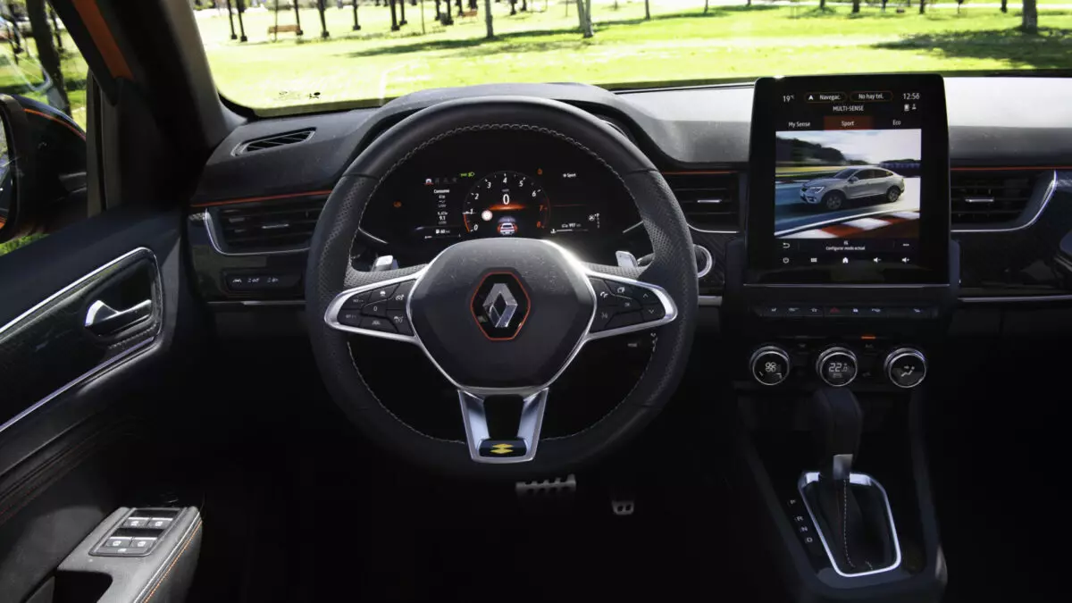 Renault_Arkana_ETech_dashboard