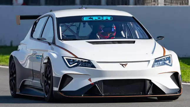 cupra membuat jalur baru di tcr series002hq