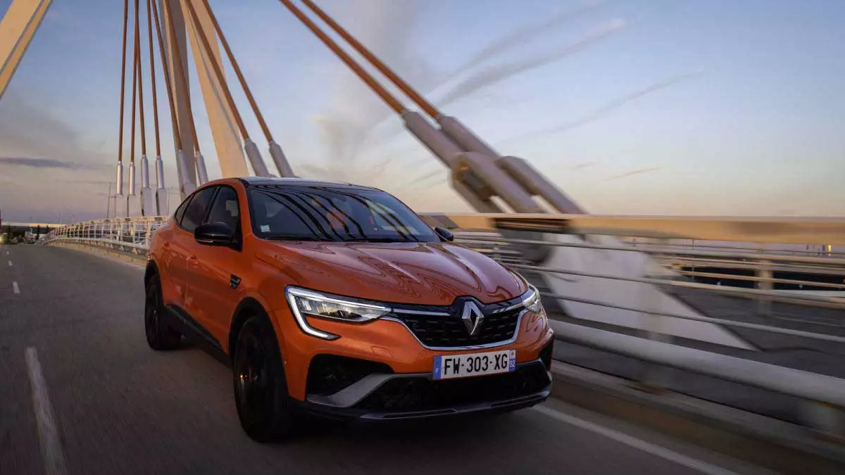 Uusi Renault Arkana 2021 ilmestyy: yli 1 000 tilausta vain kuukaudessa