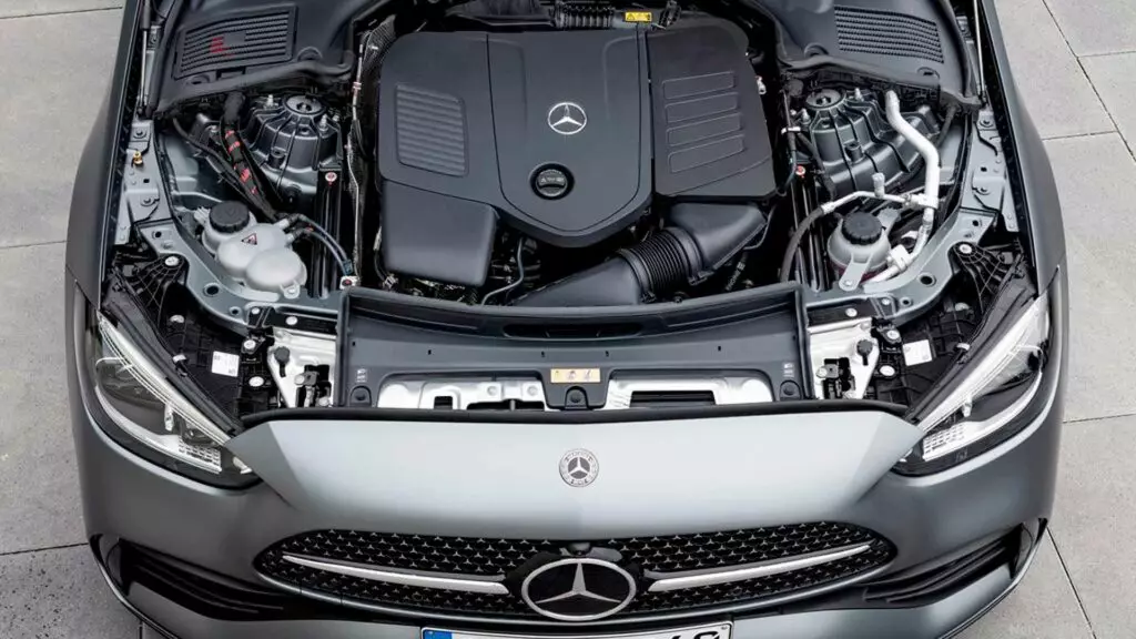 Mercedes C-Class Engine Bay