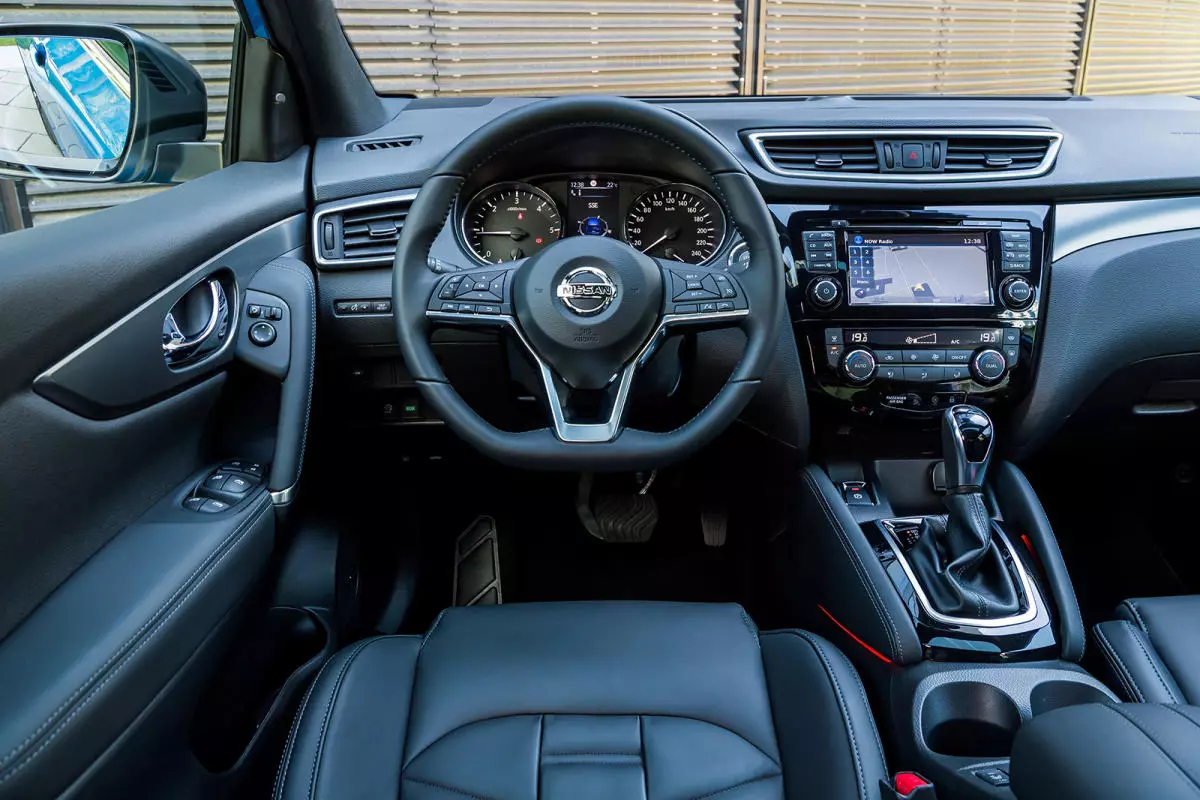 Nissan Qashqai 2018 dashboard