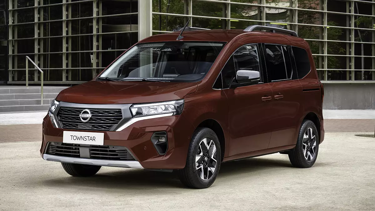 Nissan Townstar 2022 mới: 'Kangoo' của Nissan ra mắt với phiên bản chạy điện 100%