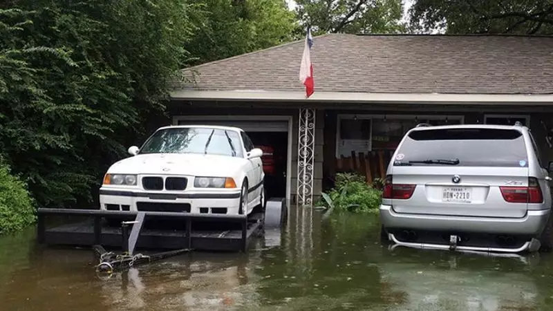 Red deres BMW'er fra en orkan