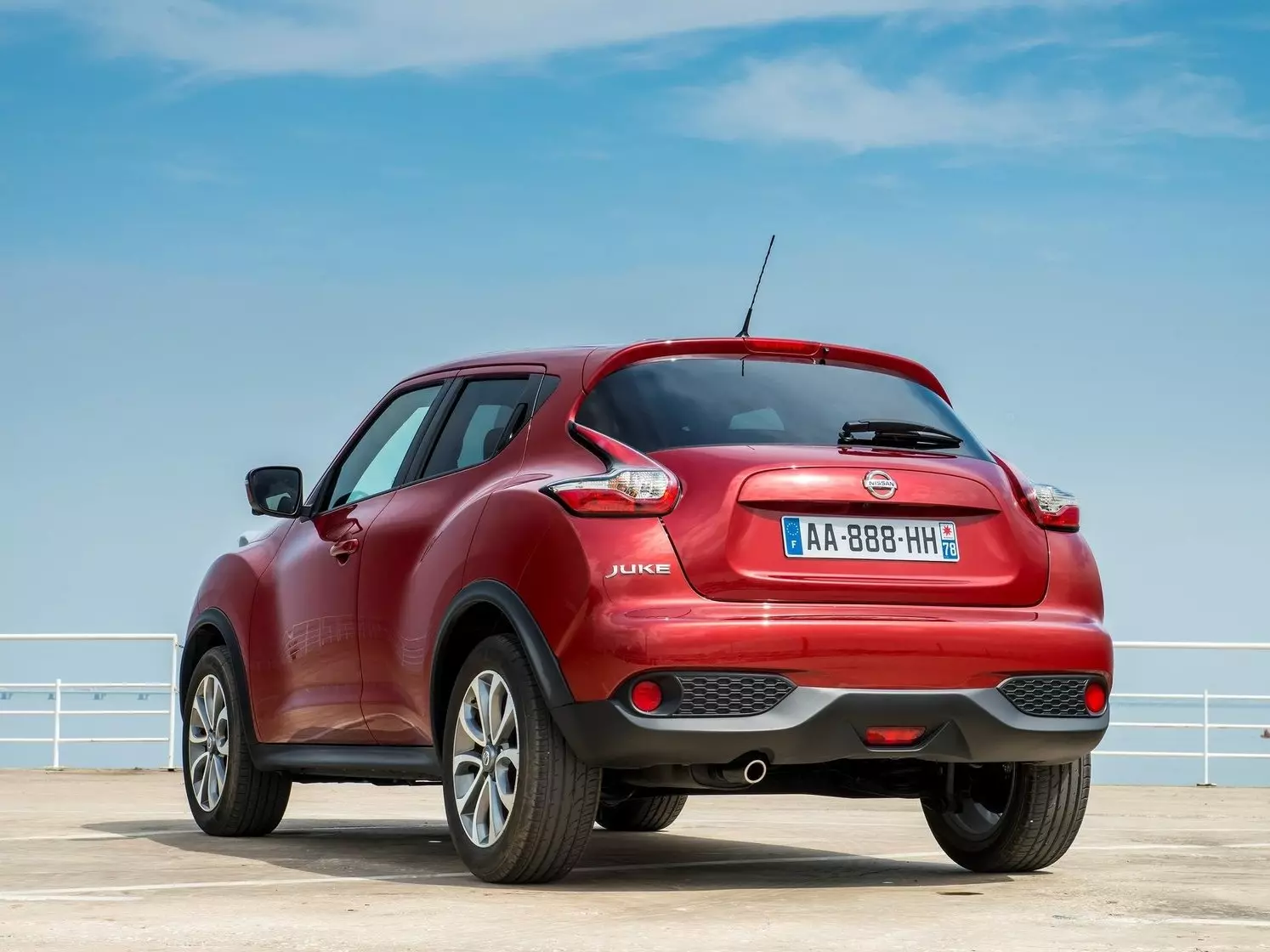 Nissan Juke 2016 sa likuran