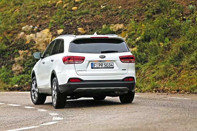 Kia Sorento 2.2 CRDi Drive 4x4: ĝisfunda provo