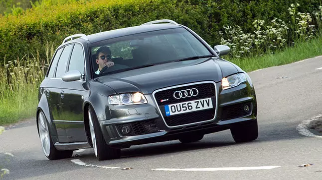 Comparative Audi RS 4 vs Skoda Octavia RS