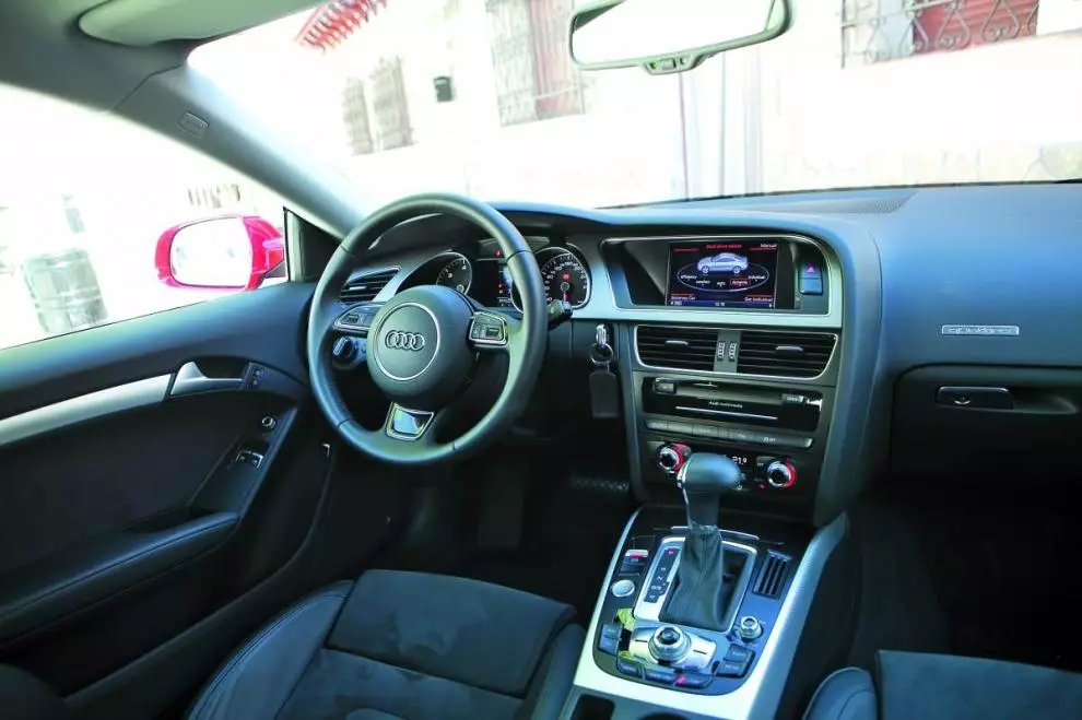 AUDI A5 2.0 TDI QUATTRO AUT. Inside