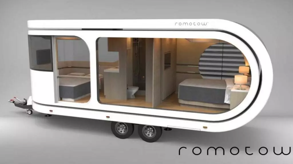 Der Romotow Camper, ausgestattet mit einem Kohlefaser-Chassis und mit Platz für vier Personen, verfügt über ein Badezimmer, eine Küche, ein Schlafzimmer...