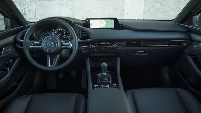 Интерьер Mazda3