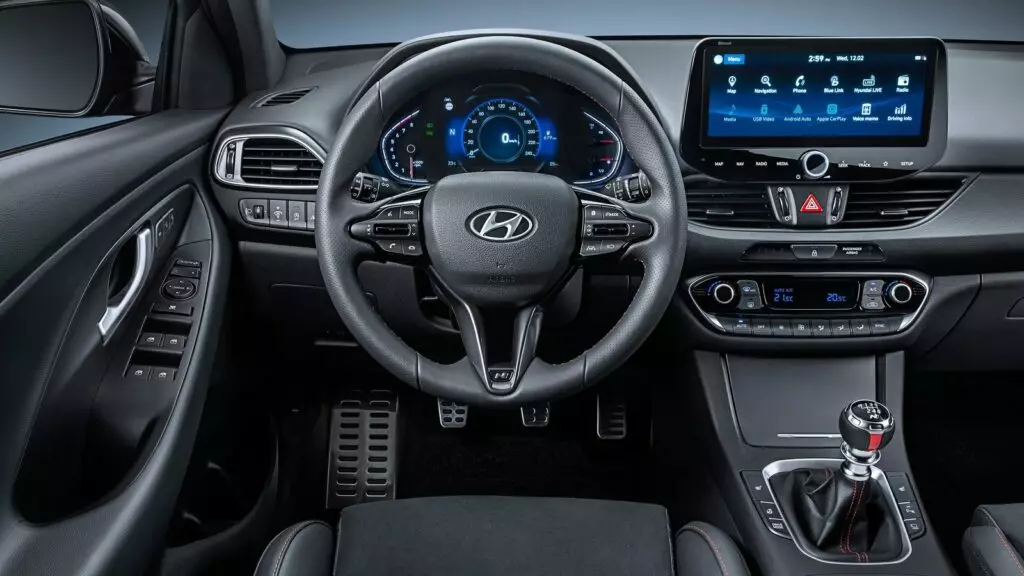 Bahagian dalam Hyundai i30 2021