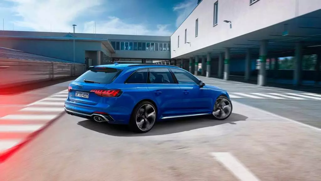 ออดี้ RS4 Avant Nogaro