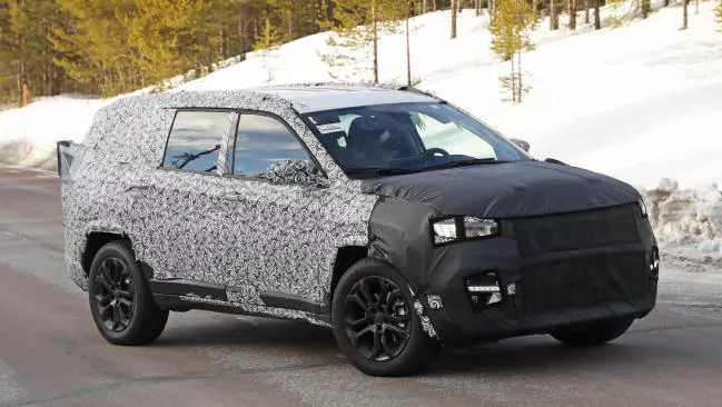 The 2021 Jeep Compass in spy photos: with a long body and seven seats