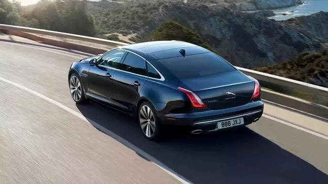 Jaguar XJ50 флагманының 50 жылдығын атап өтеді