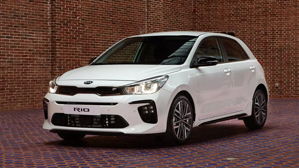 Kia Rio ngarep