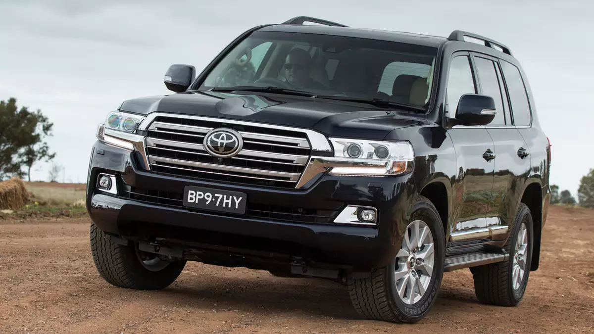 Mae Toyota yn adnewyddu'r Land Cruiser 200