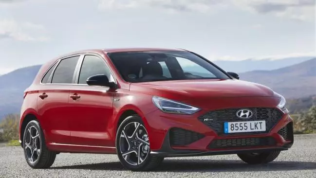 Tástáil Hyundai i30 2020 1.0 TGDi 120 CV 48V: níos éifeachtaí anois