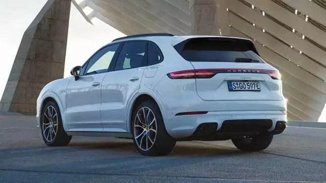 Porsche Cayenne E-Hybrid: hibrid plug-in sumping