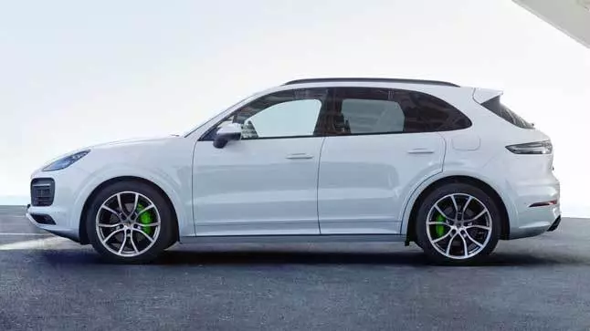 porsche-cayenne-e-gibrid tarapy