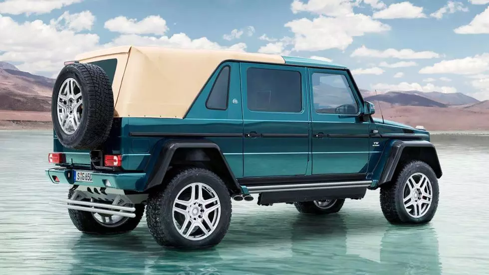 Sa likuran ng Mercedes-Maybach G 650 Landaulet